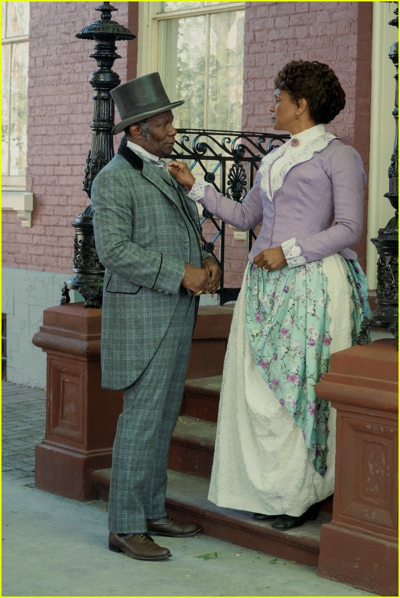 'The Gilded Age' Season 3, Episode 3 Stills Tease a Lot of Bertha & George Moments Amid Her Duke ...