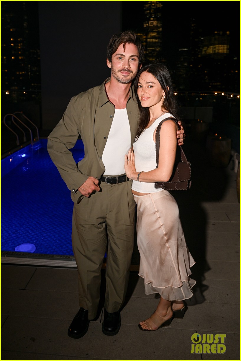 Jeremy Allen White Supports Molly Gordon at 'Oh, Hi' Screening Nearly 1 Year After Those ...