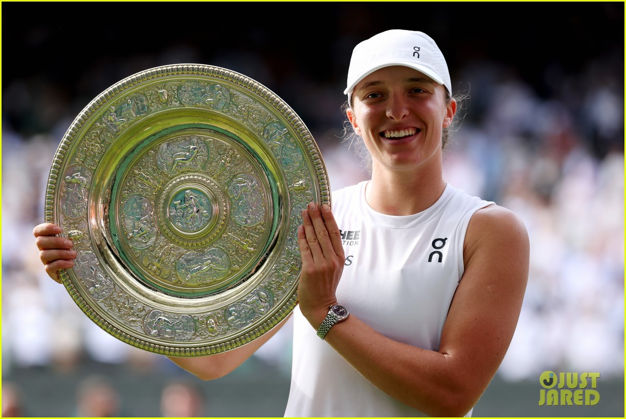 Kate Middleton Presents Iga Swiatek After Wimbledon Win - Watch Now!: Photo 5182510 | Kate ...