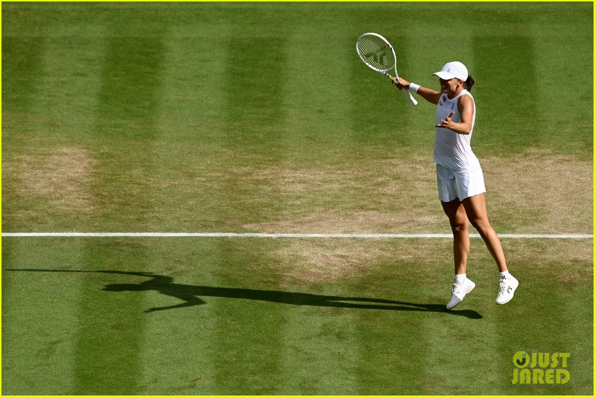 Iga Swiatek Defeats Amanda Anisimova in Wimbledon Final with Star-Studded Crowd Watching On ...
