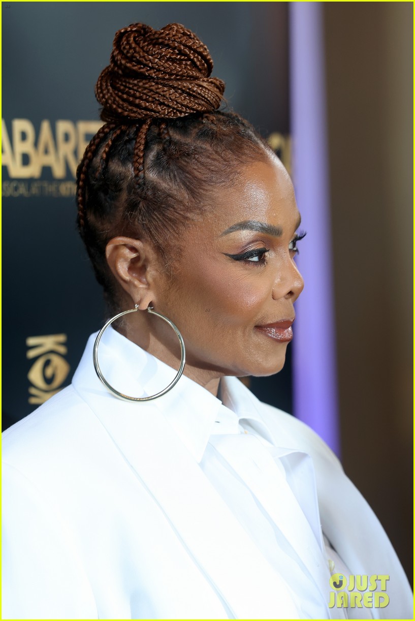 Janet Jackson Sparks Dating Rumors with Singer Maxwell While Holding ...