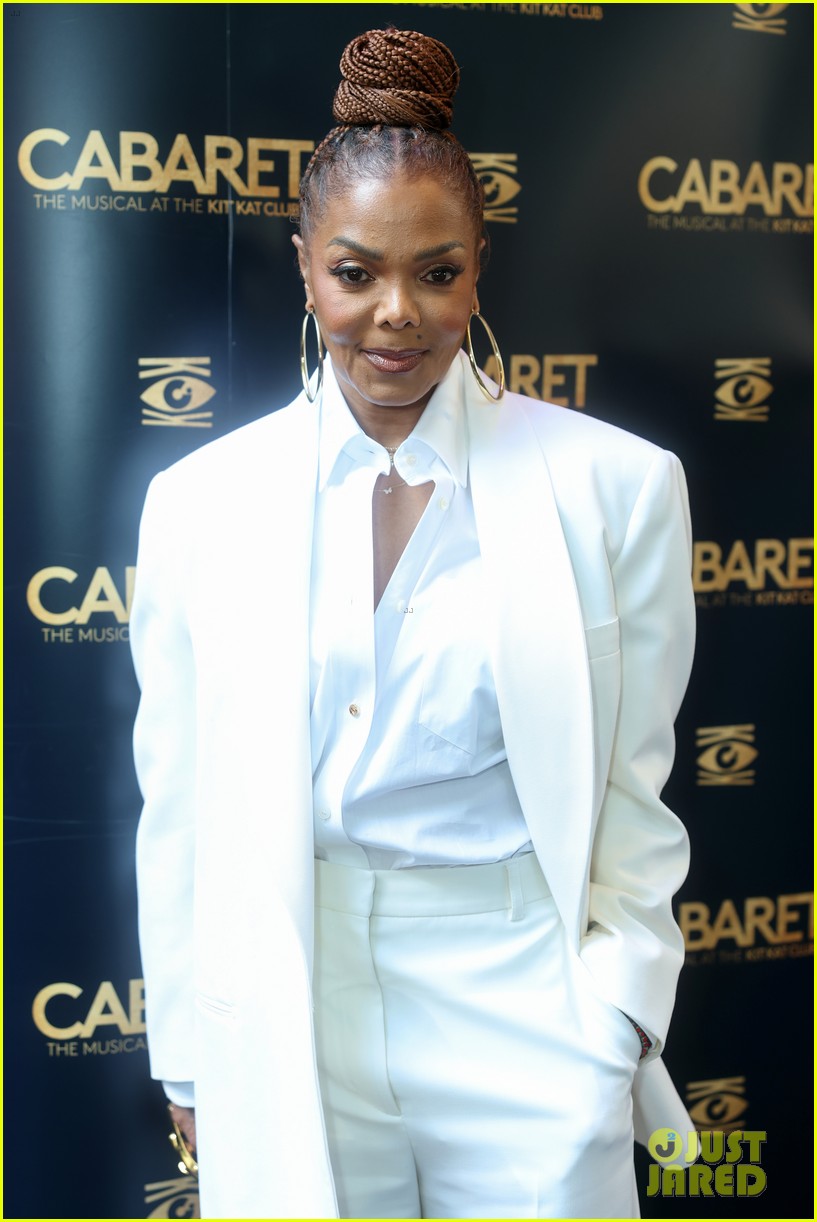 Janet Jackson Sparks Dating Rumors with Singer Maxwell While Holding ...