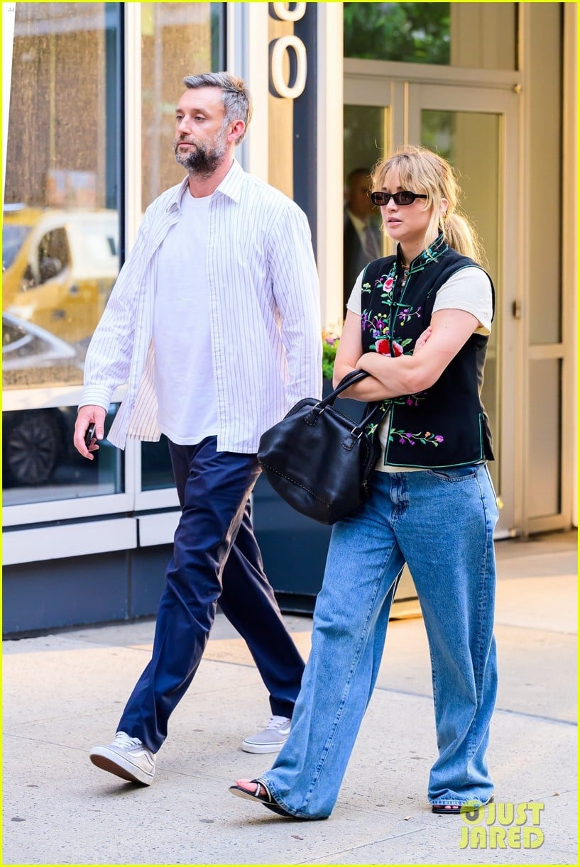 Jennifer Lawrence & Husband Cooke Maroney Step Out for Dinner Date in ...