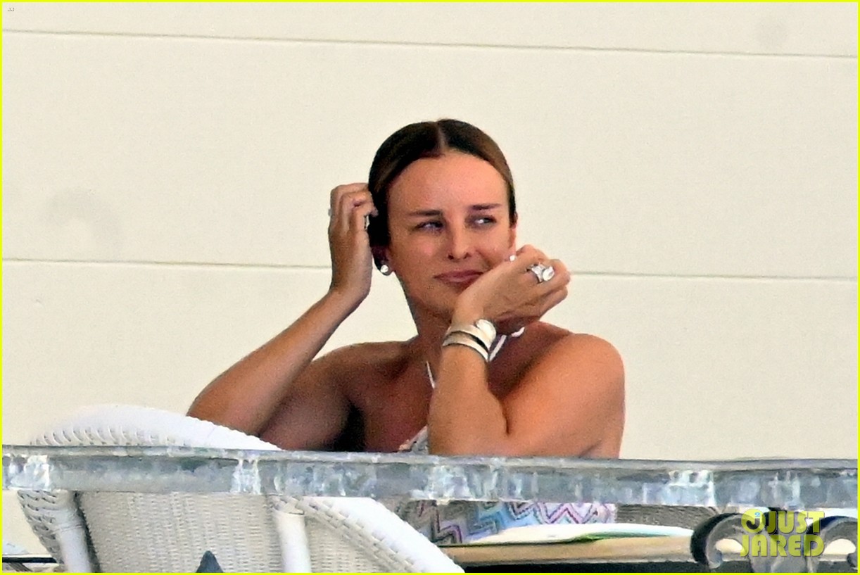 Michael Jordan & Wife Yvette Prieto Hold Hands on Vacation in Greece ...