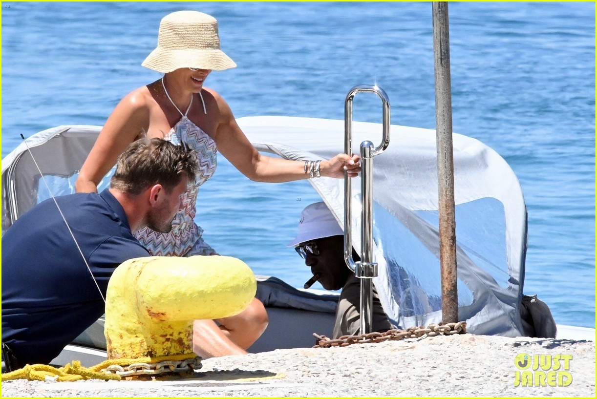 Michael Jordan & Wife Yvette Prieto Hold Hands on Vacation in Greece ...