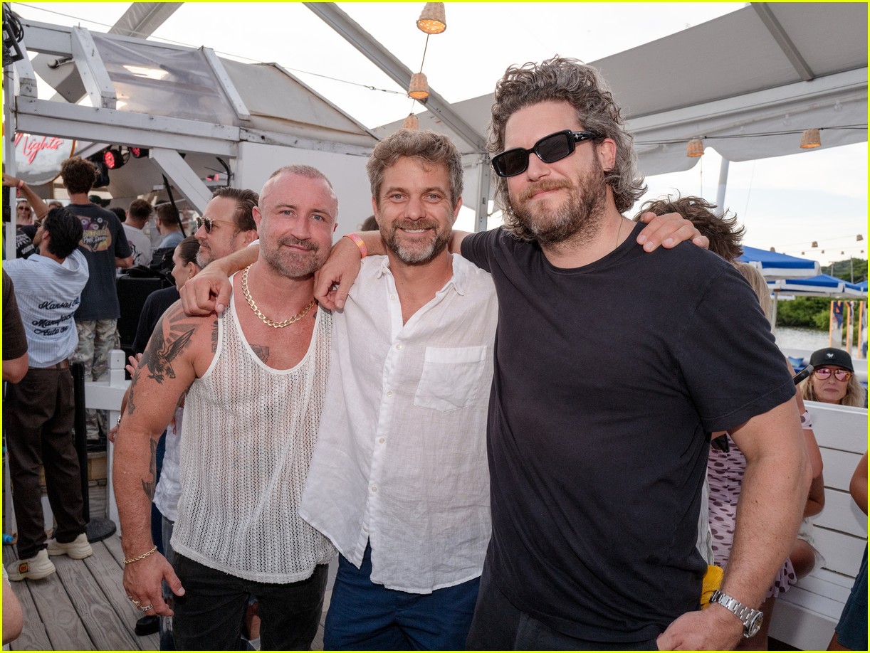 Joshua Jackson Spent July 4th in the Hamptons After the Upsetting ...