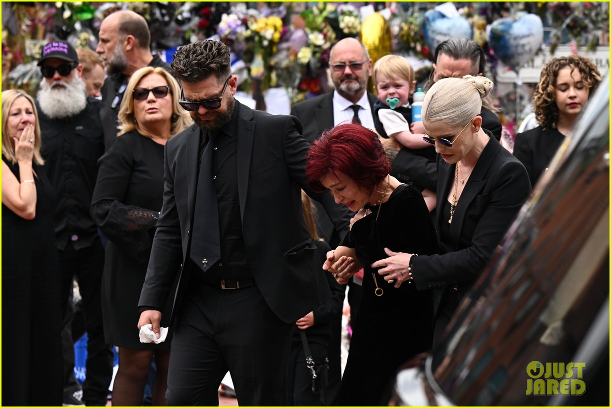 How Kelly Osbourne's Outfit at Dad Ozzy's Funeral Paid Tribute to Him: Photo 5187037 | Kelly ...