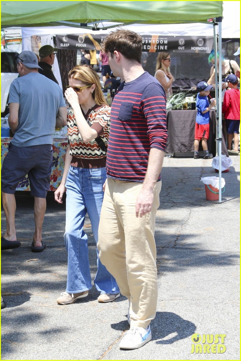 Anna Kendrick Spotted on Farmer's Market Date with New Boyfriend Alex ...