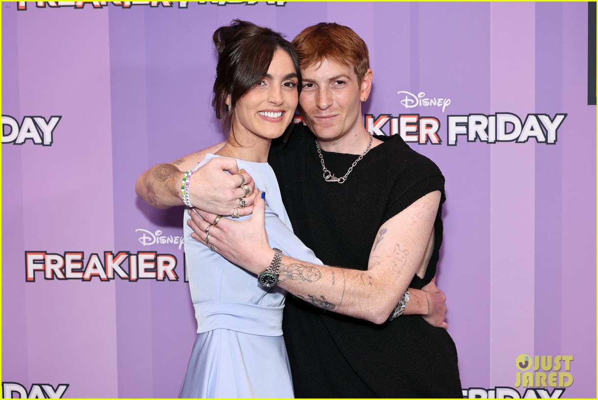 Lindsay Lohan Makes Rare Appearance with Mom Dina, Her 3 Siblings ...