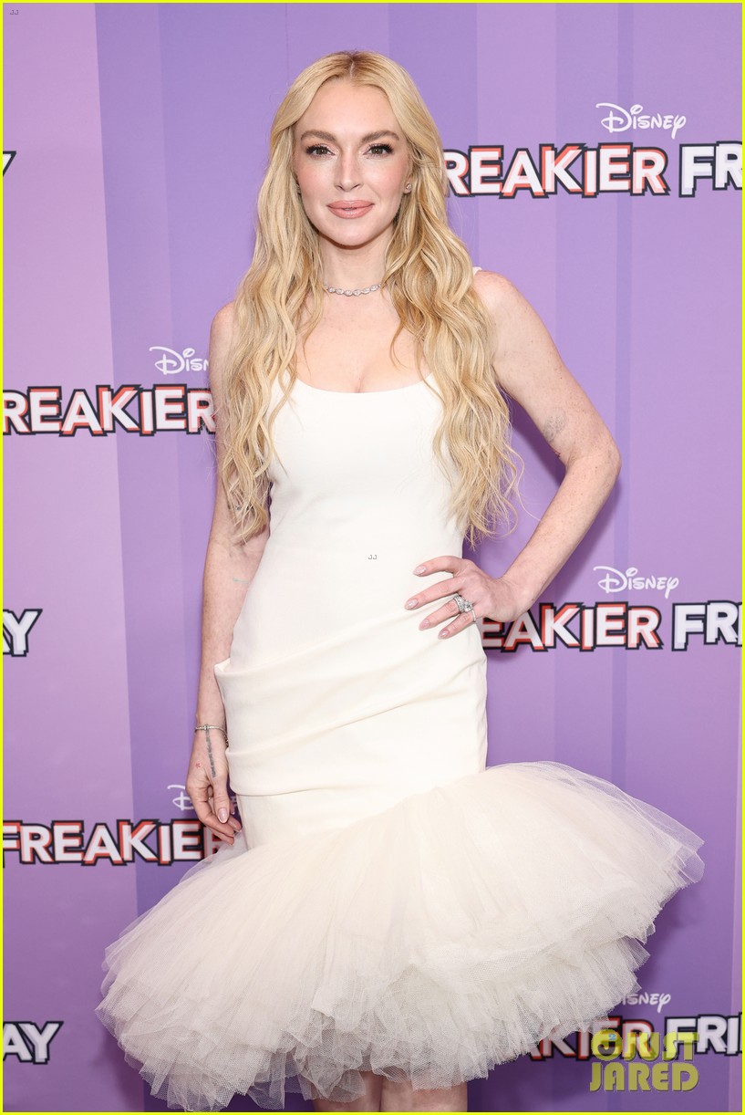 Lindsay Lohan Makes Rare Appearance with Mom Dina, Her 3 Siblings ...