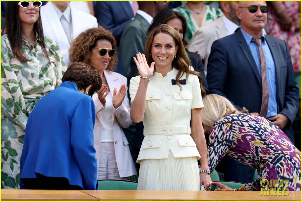 Kate Middleton Receives Standing Ovation as She Arrives at Wimbledon ...