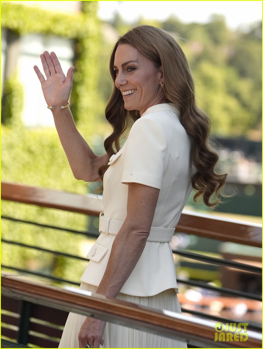 Kate Middleton Receives Standing Ovation as She Arrives at Wimbledon ...