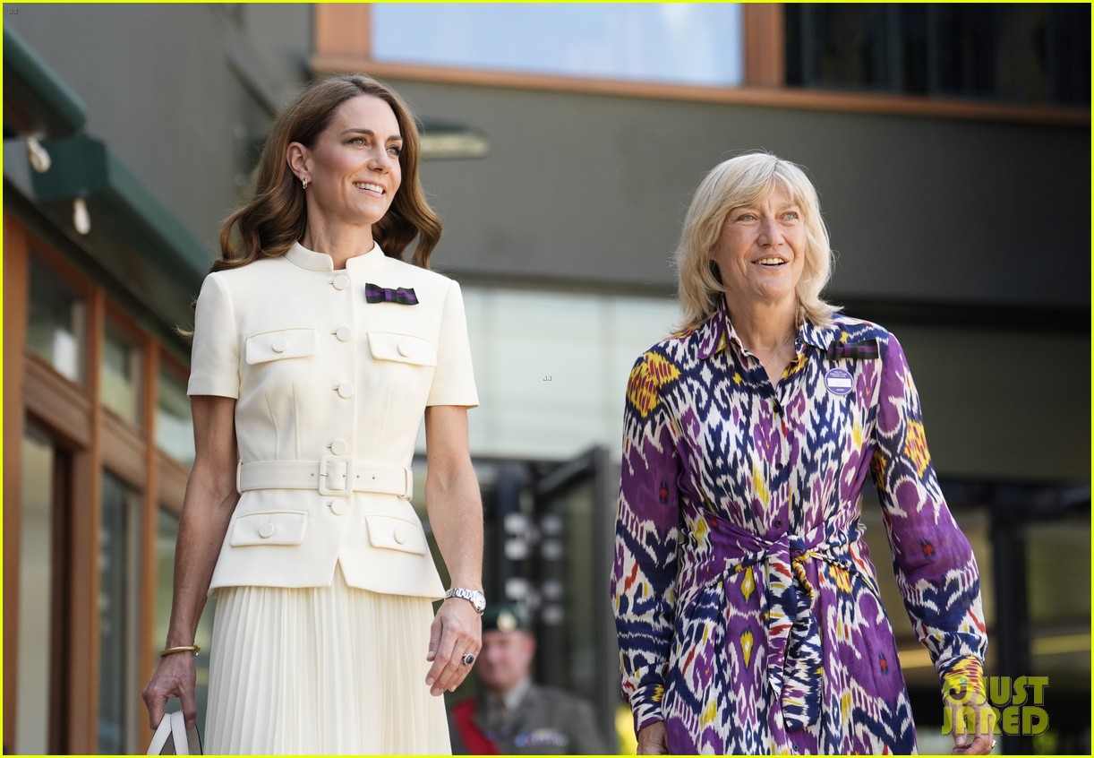 Kate Middleton Receives Standing Ovation as She Arrives at Wimbledon ...