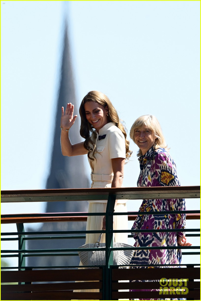 Kate Middleton Receives Standing Ovation as She Arrives at Wimbledon ...