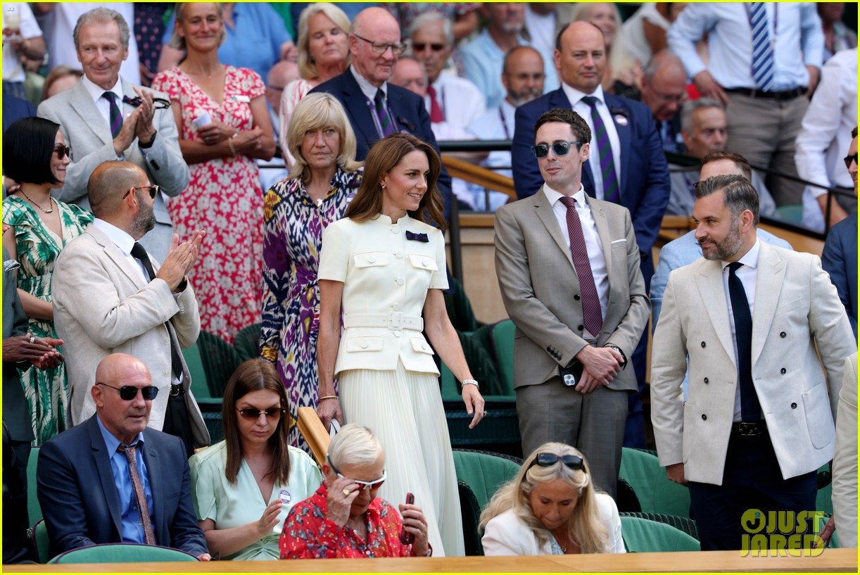 Kate Middleton Receives Standing Ovation as She Arrives at Wimbledon ...