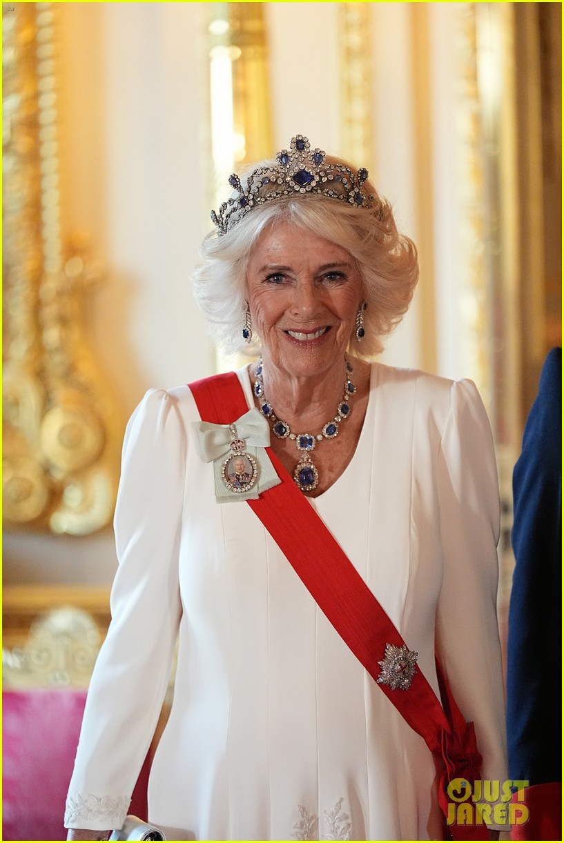 Kate Middleton Reunites with Wedding Dress Designer for Red French ...