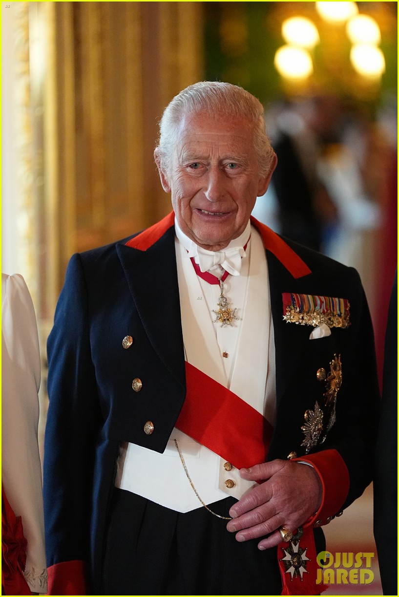 Kate Middleton Reunites with Wedding Dress Designer for Red French ...