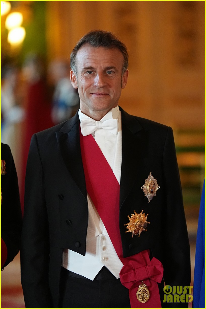 Kate Middleton Reunites with Wedding Dress Designer for Red French ...