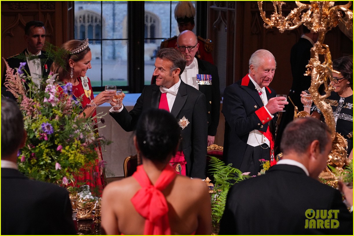 Kate Middleton Reunites with Wedding Dress Designer for Red French ...