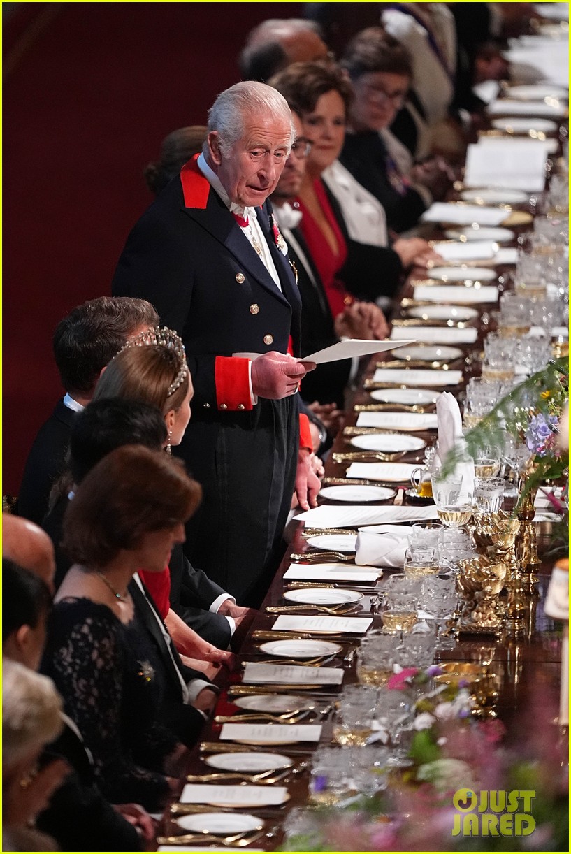 Kate Middleton Reunites with Wedding Dress Designer for Red French ...