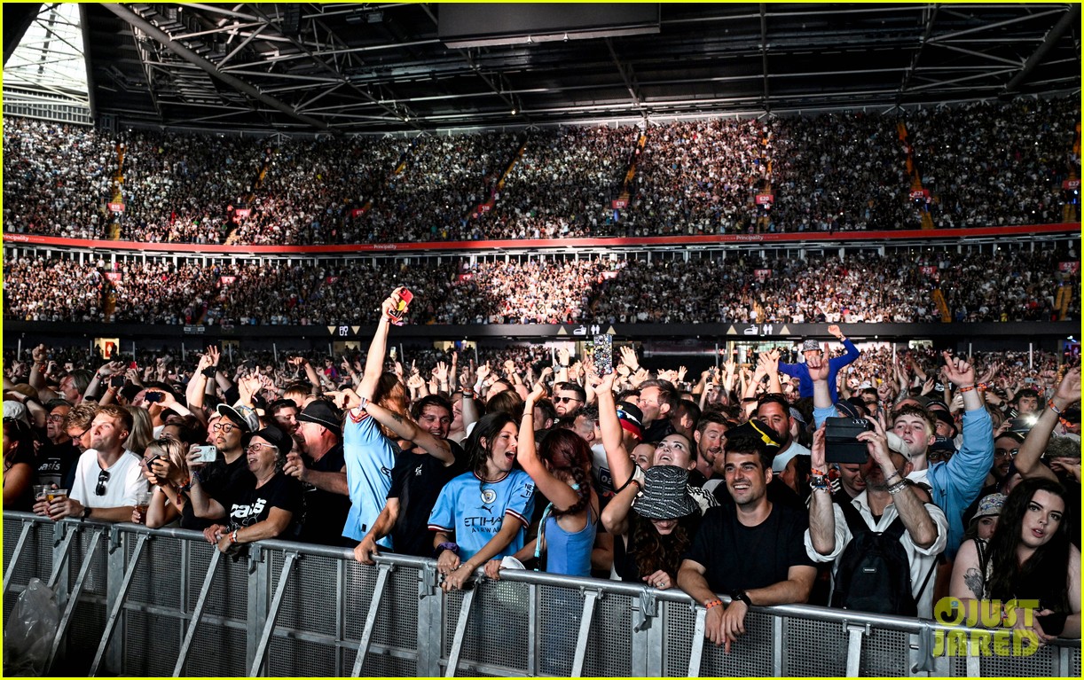 Oasis Set List Revealed for 2025 Live Tour, Plus How to Get Sold Out ...