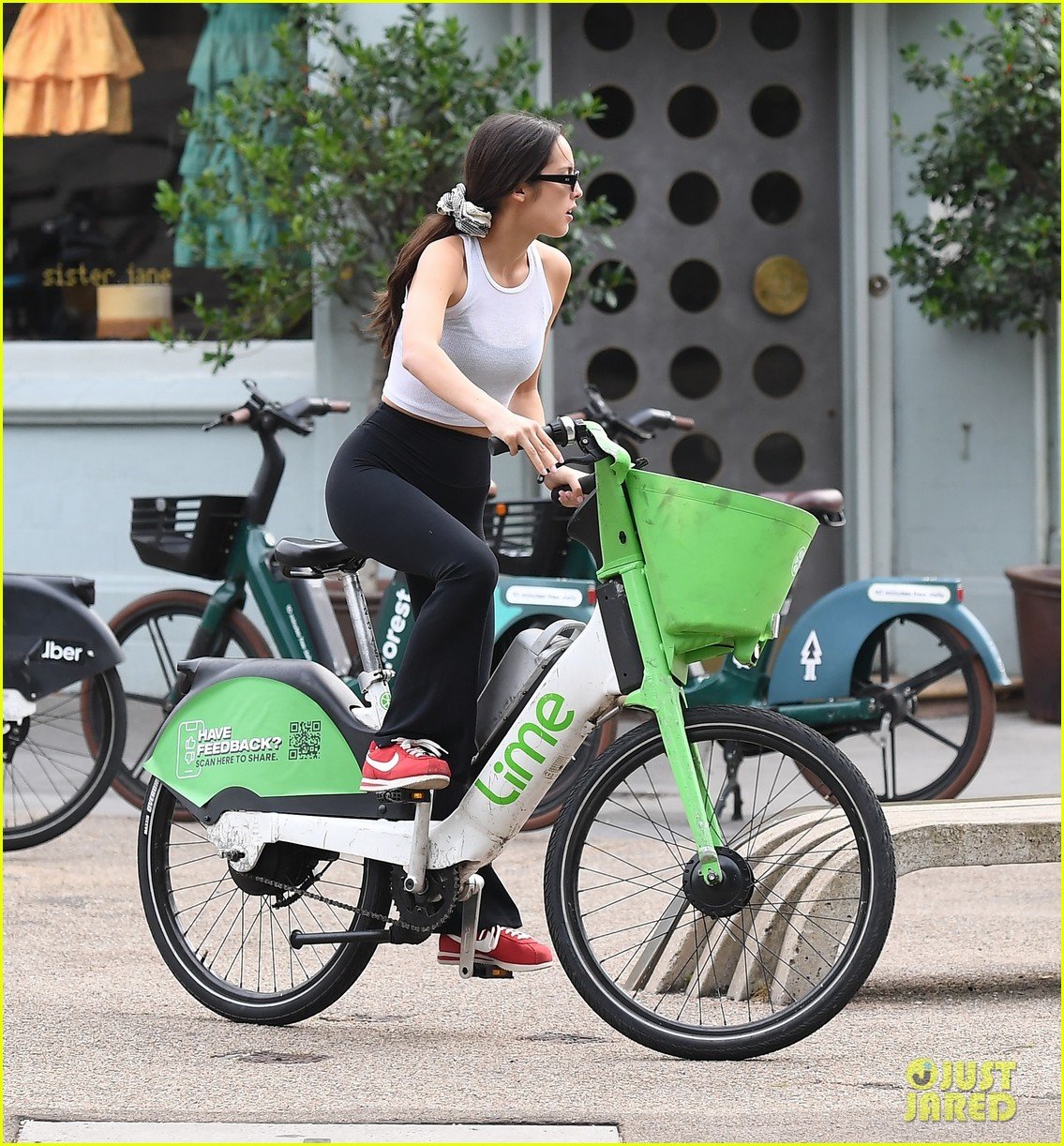 Olivia Rodrigo & Boyfriend Louis Partridge Bike Together in London: Photo 5186239 | Photos ...