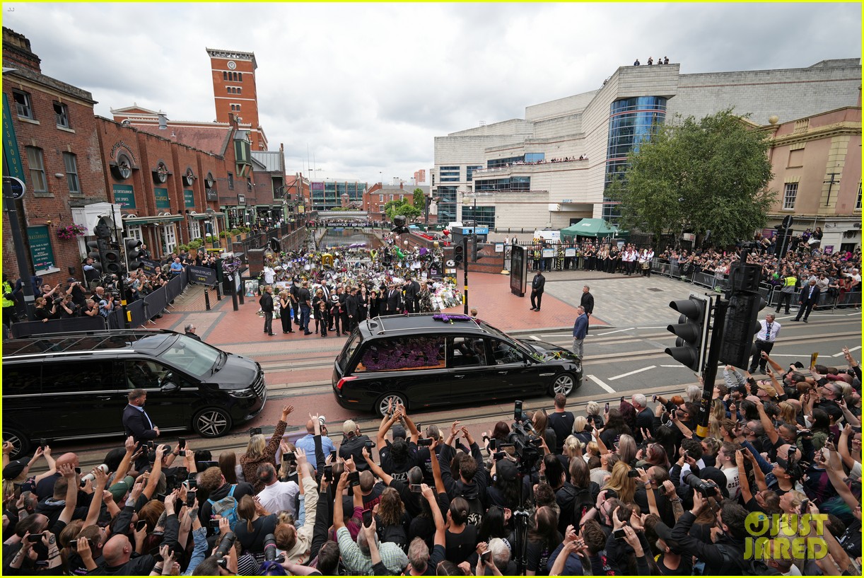 Sharon, Jack & Kelly Osbourne Emotionally Attend the Late Ozzy Osbourne ...