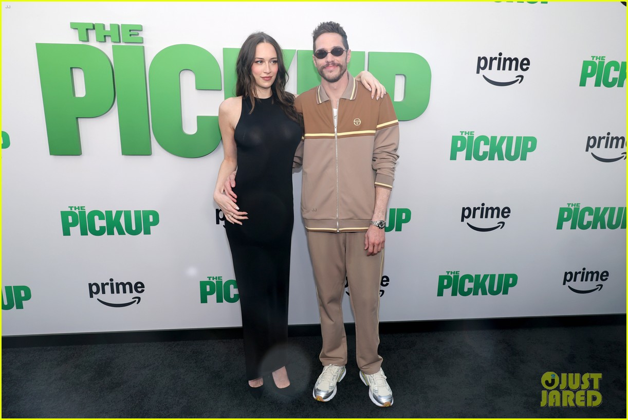 Pete Davidson & Pregnant Girlfriend Elsie Hewitt Make First Public Appearance Since Announcing ...