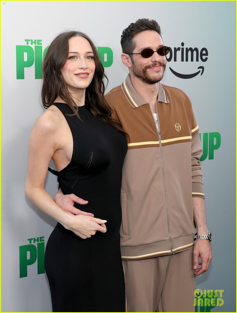 Pete Davidson & Pregnant Girlfriend Elsie Hewitt Make First Public Appearance Since Announcing ...