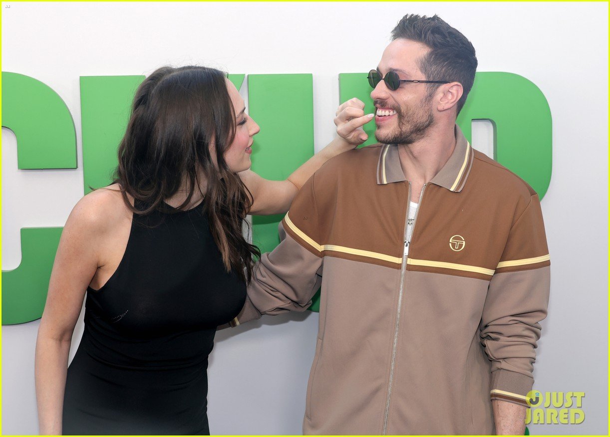 Pete Davidson & Pregnant Girlfriend Elsie Hewitt Make First Public Appearance Since Announcing ...