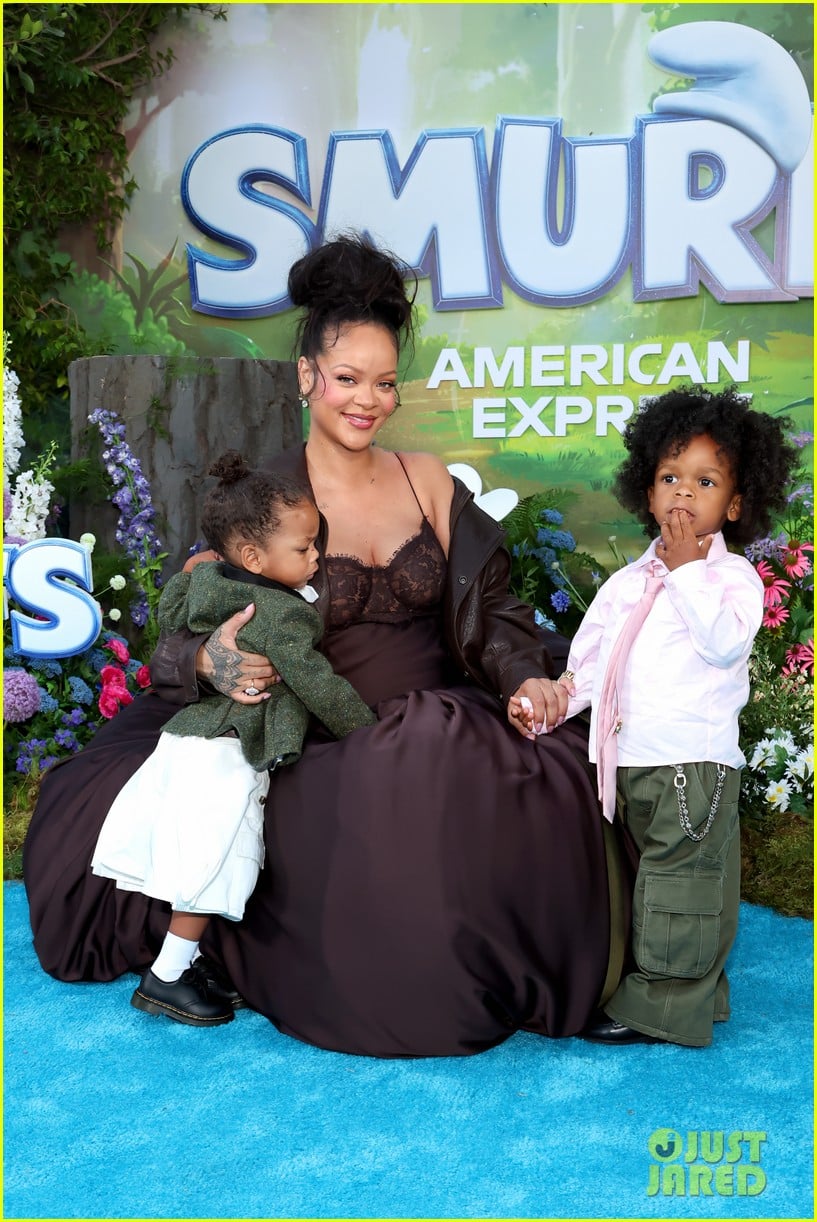 Pregnant Rihanna Brings Her Two Kids, RZA & Riot, to 'Smurfs' L.A ...