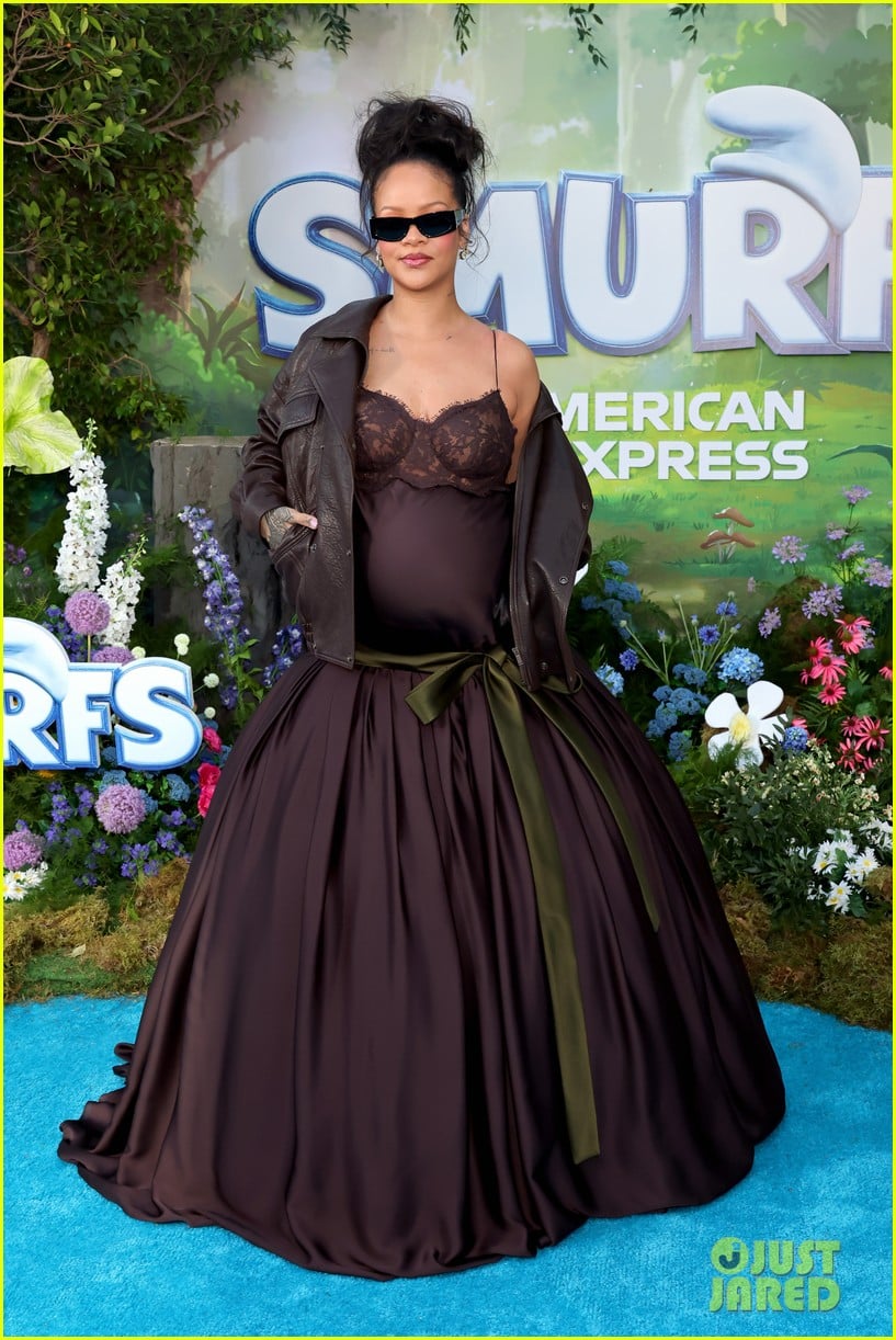 Pregnant Rihanna Brings Her Two Kids, RZA & Riot, to 'Smurfs' L.A ...