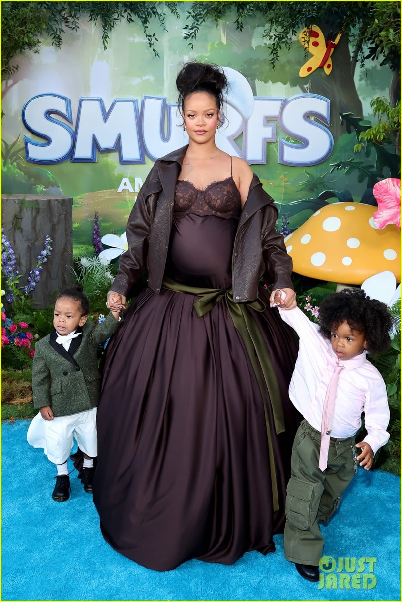 Pregnant Rihanna Brings Her Two Kids, RZA & Riot, to 'Smurfs' L.A ...