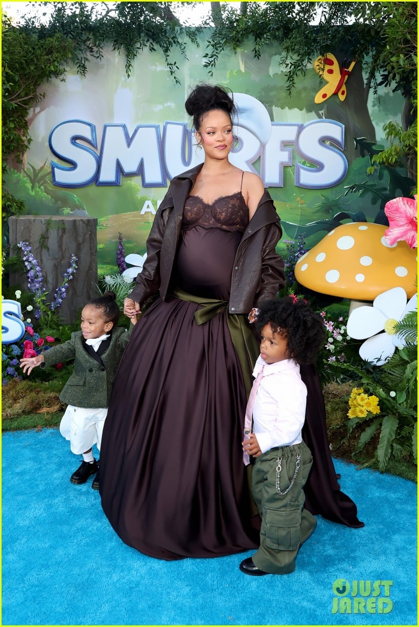 Pregnant Rihanna Brings Her Two Kids, RZA & Riot, to 'Smurfs' L.A ...