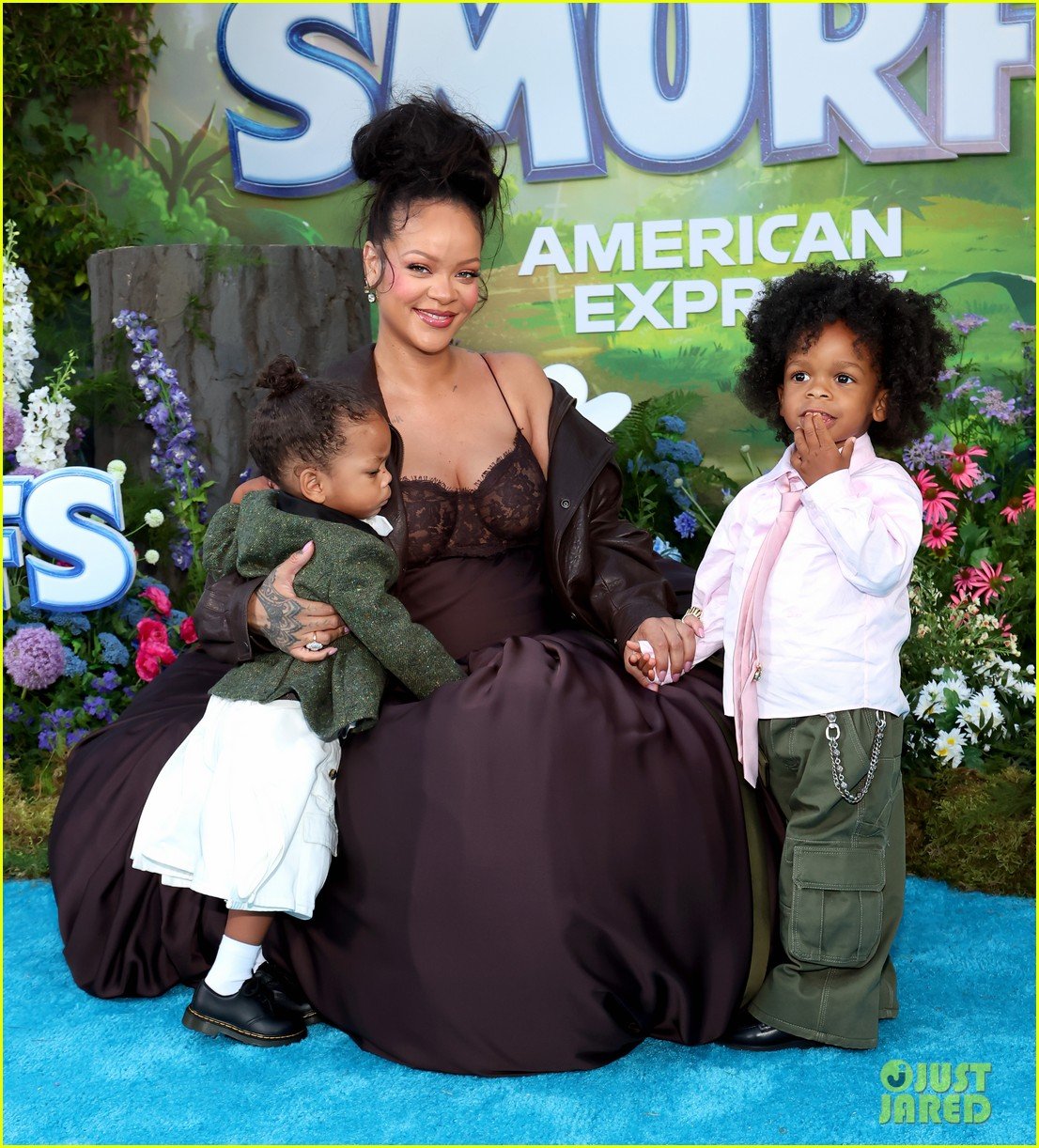 Pregnant Rihanna Brings Her Two Kids, RZA & Riot, to 'Smurfs' L.A ...