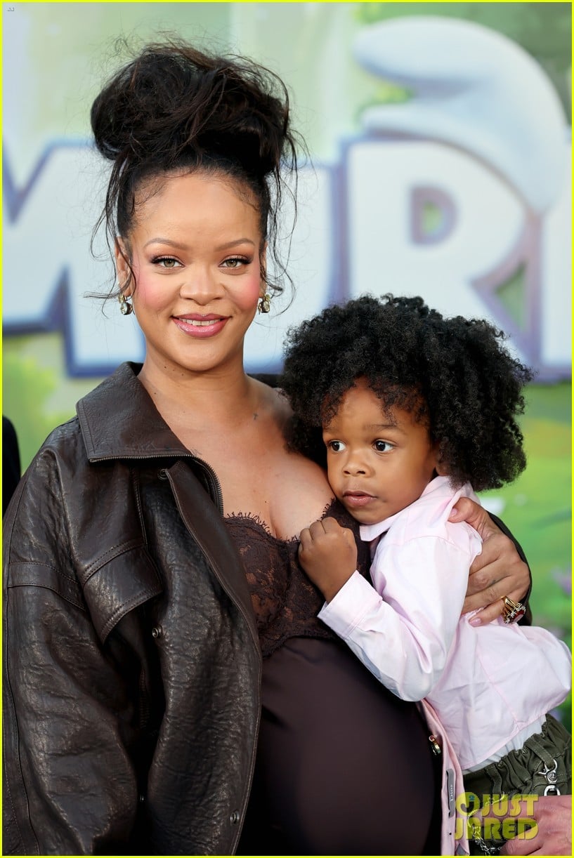 Pregnant Rihanna Brings Her Two Kids, RZA & Riot, to 'Smurfs' L.A ...