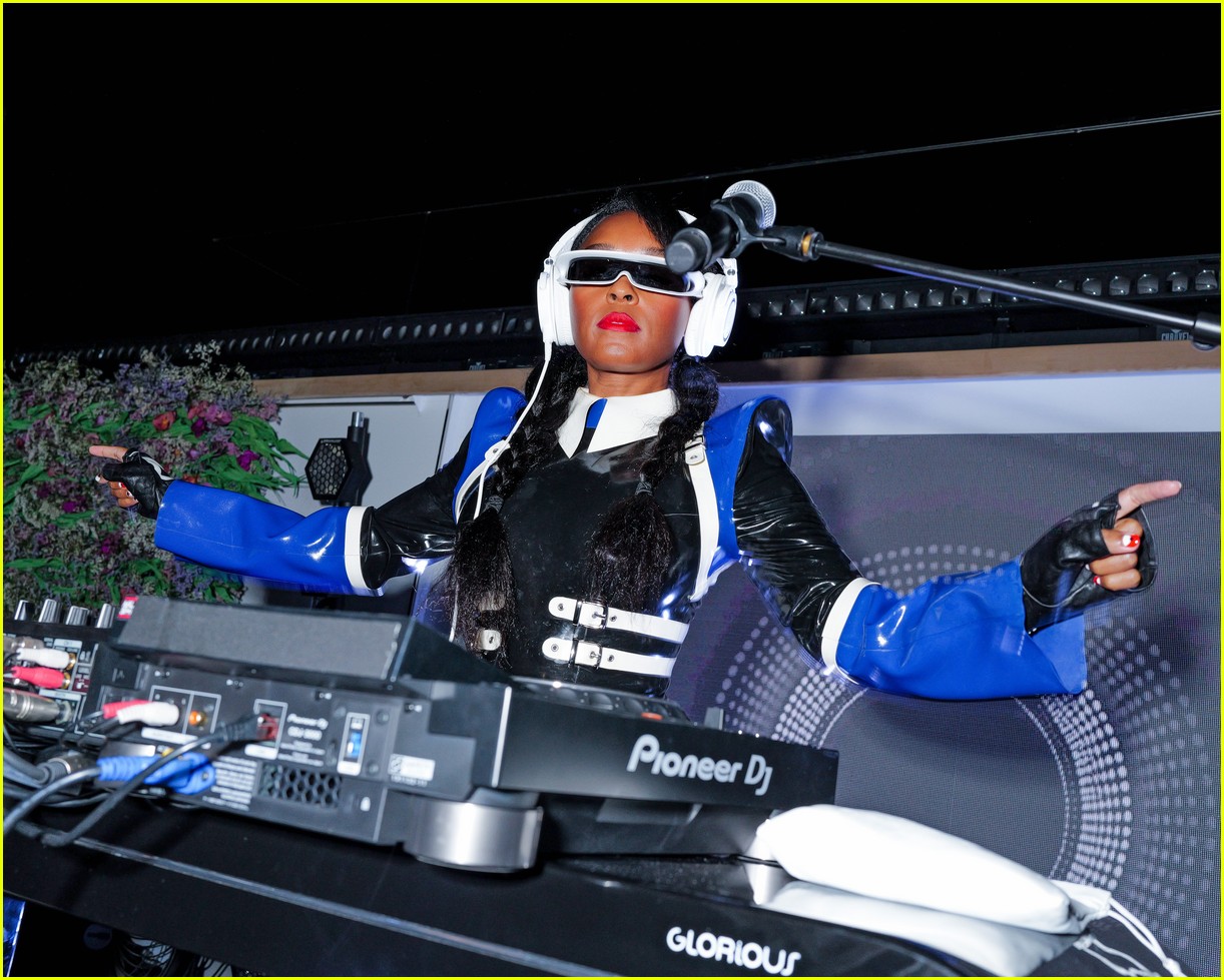 Kendall Jenner, Nina Dobrev, Kate Hudson & So Many More Celebs Went On ...