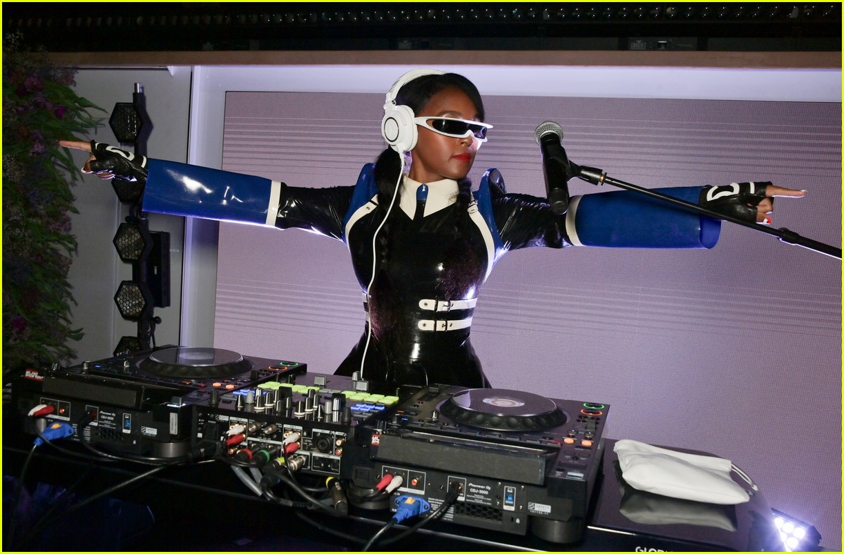 Kendall Jenner, Nina Dobrev, Kate Hudson & So Many More Celebs Went On ...