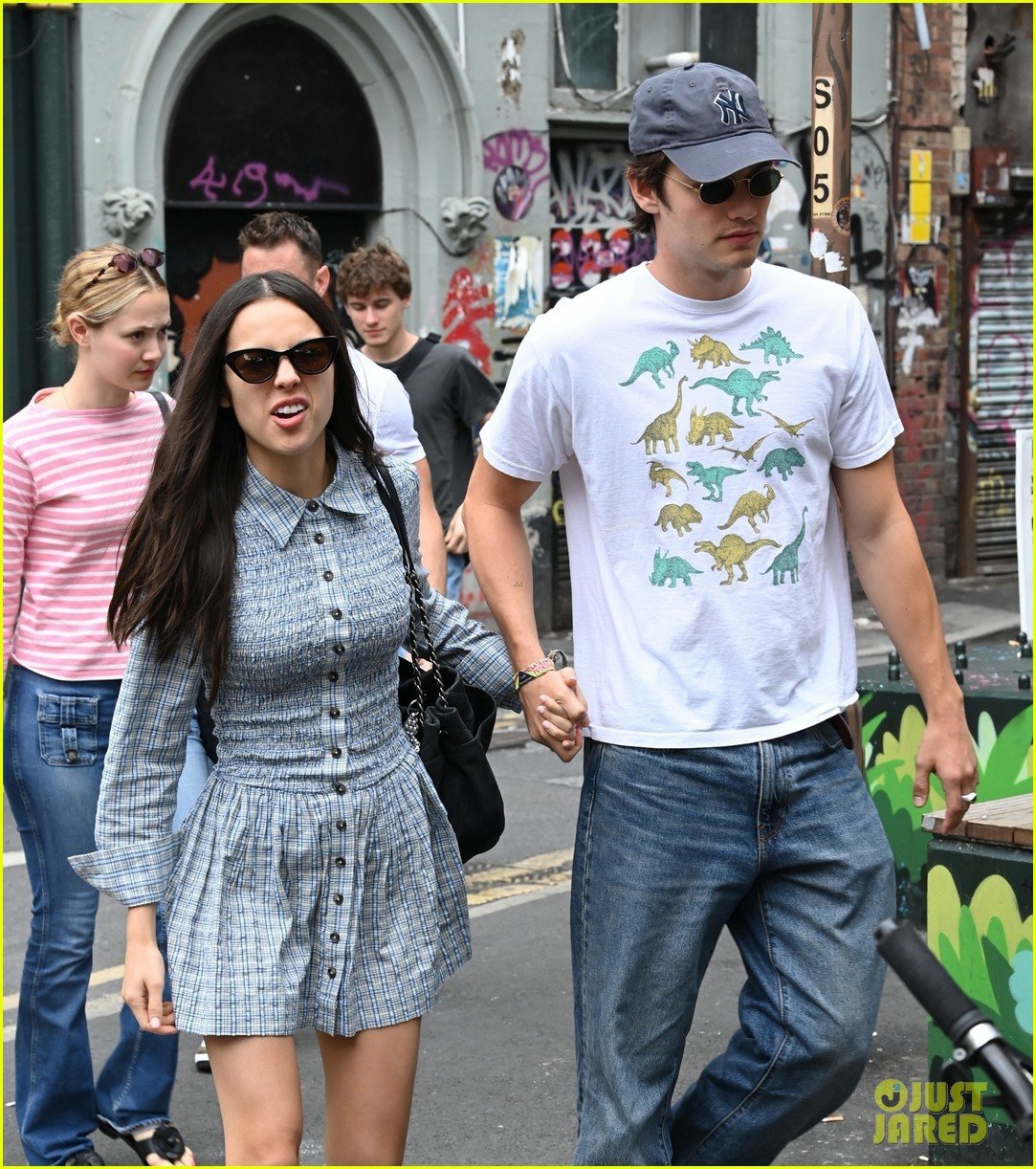 Olivia Rodrigo & Boyfriend Louis Partridge Enjoy the Day Together with ...