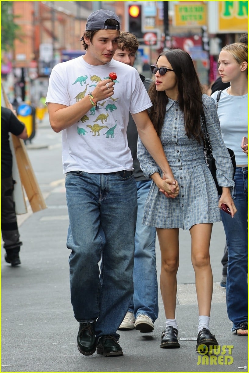 Olivia Rodrigo & Boyfriend Louis Partridge Enjoy the Day Together with ...