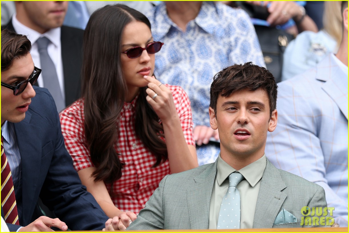 Olivia Rodrigo & Boyfriend Louis Partridge Look So Cute Together at ...