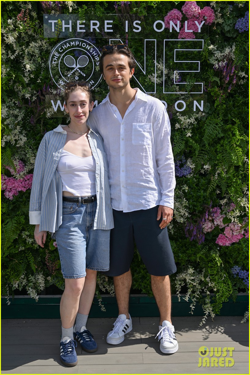 Olivia Rodrigo & Boyfriend Louis Partridge Look So Cute Together at ...