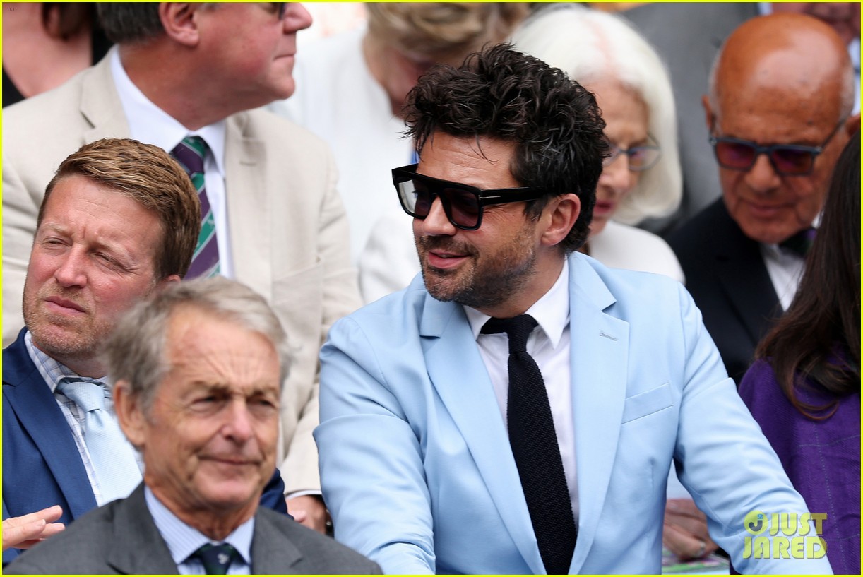 Olivia Rodrigo & Boyfriend Louis Partridge Look So Cute Together at ...