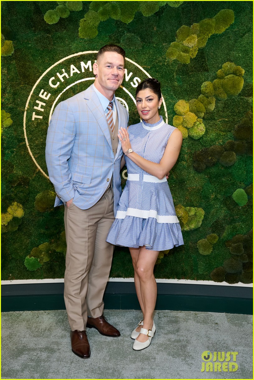 Olivia Rodrigo & Boyfriend Louis Partridge Look So Cute Together at ...