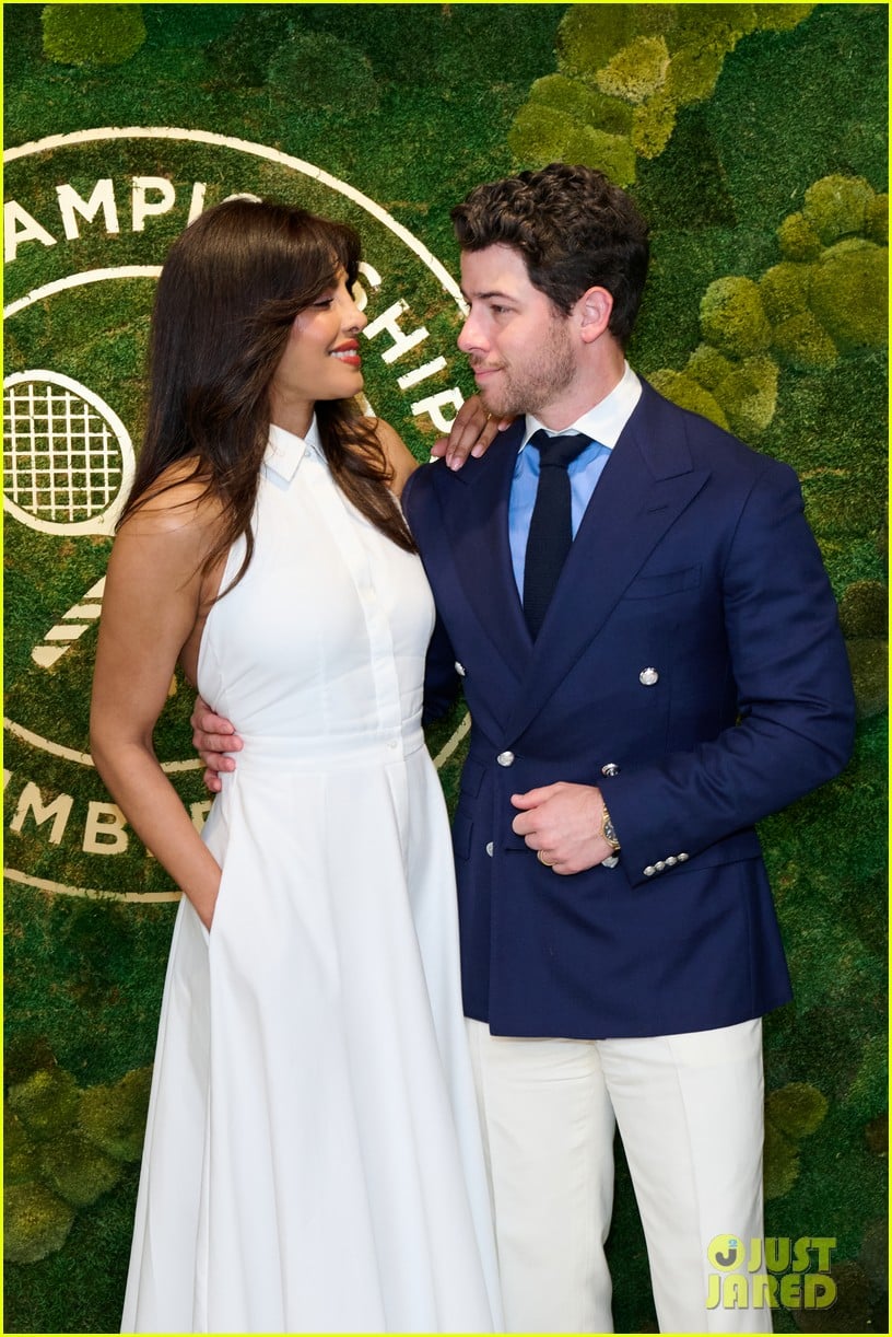 Olivia Rodrigo & Boyfriend Louis Partridge Look So Cute Together at ...