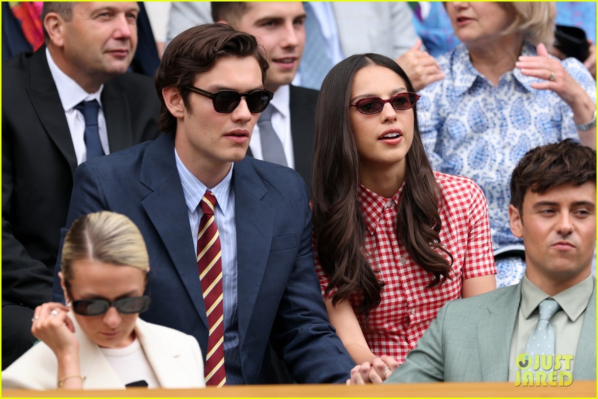 Olivia Rodrigo & Boyfriend Louis Partridge Look So Cute Together at ...