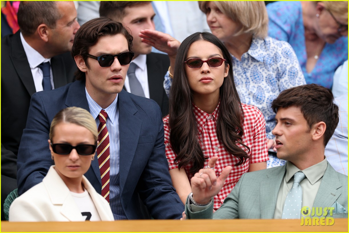 Olivia Rodrigo & Boyfriend Louis Partridge Look So Cute Together at ...