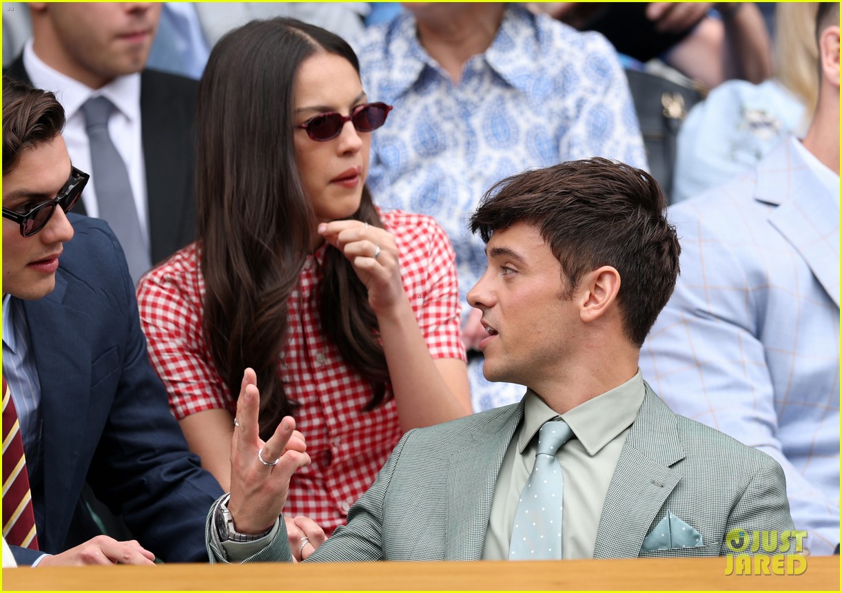 Olivia Rodrigo & Boyfriend Louis Partridge Look So Cute Together at ...