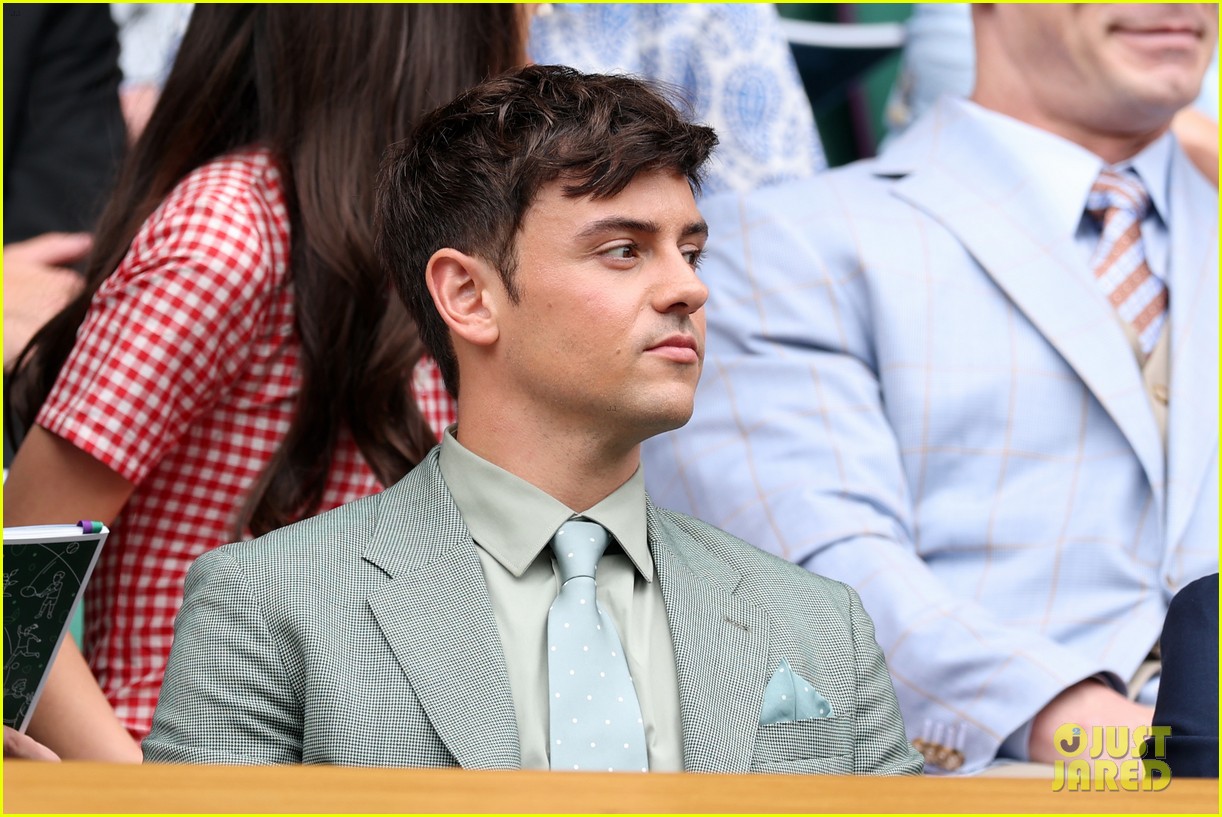 Olivia Rodrigo & Boyfriend Louis Partridge Look So Cute Together at ...