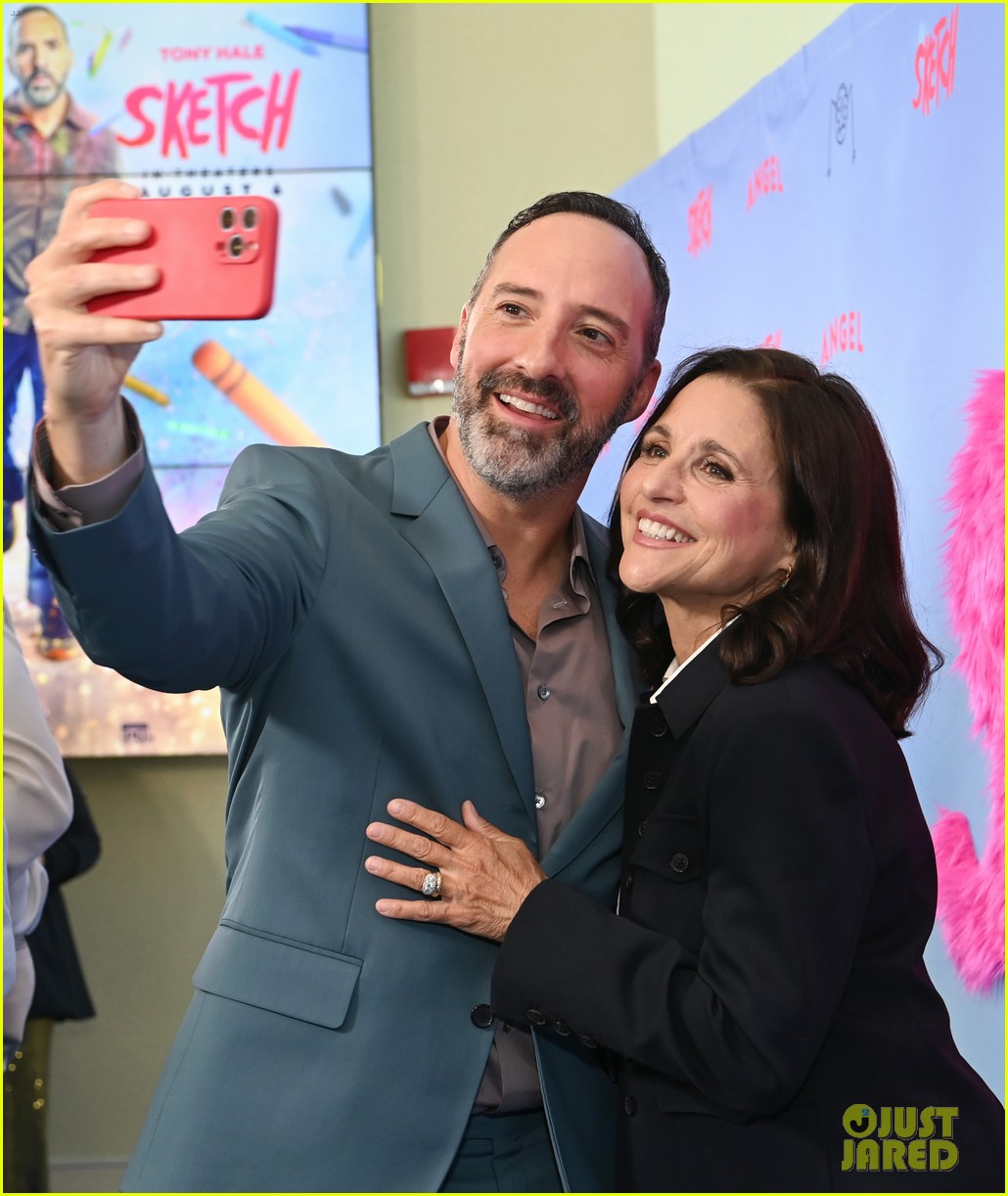 Veep's Julia Louis-Dreyfus & Timothy Simons Reunite with Tony Hale to ...